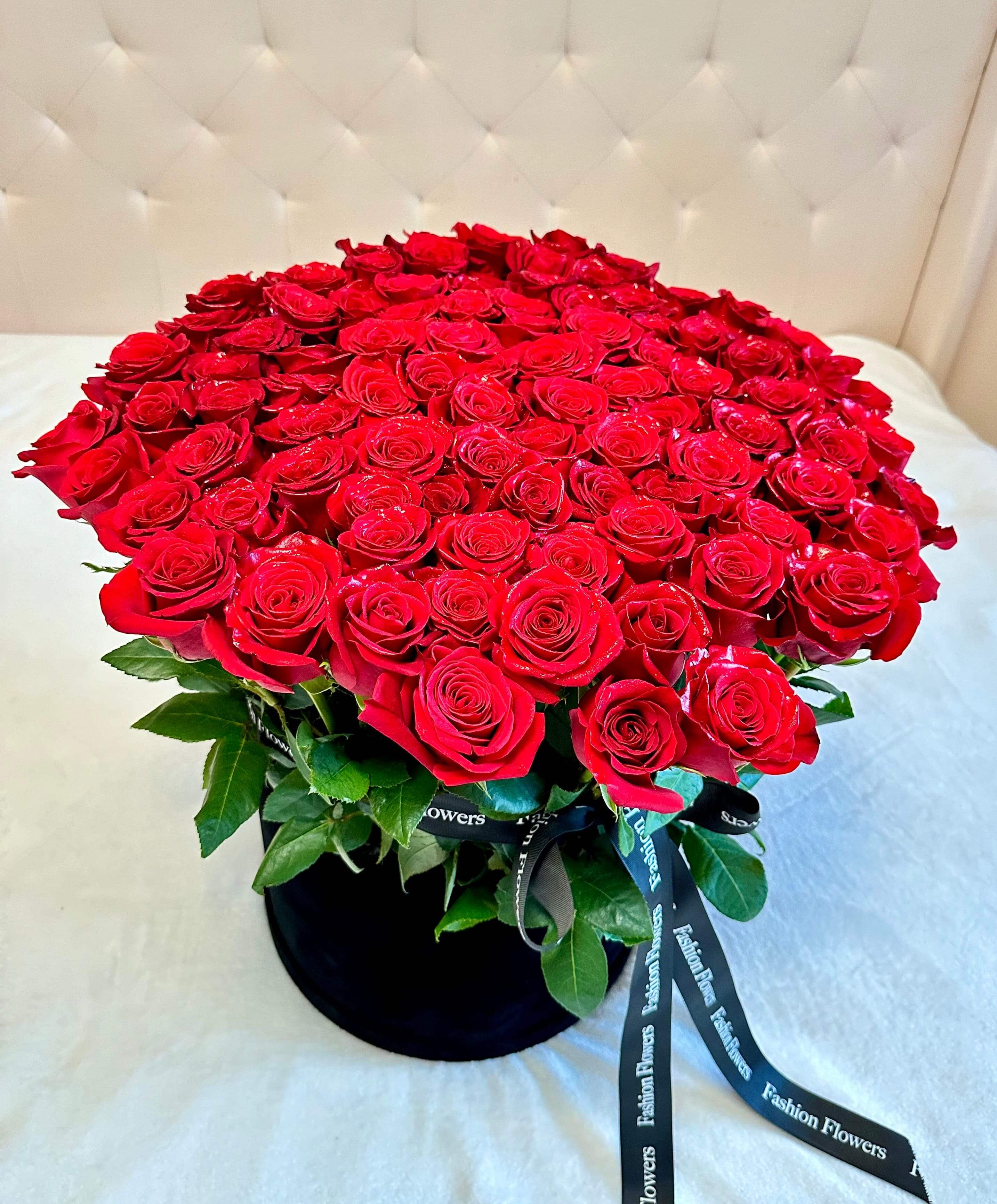 Red roses in box- 100 long steps red roses in velvet box. – Fashion Flowers